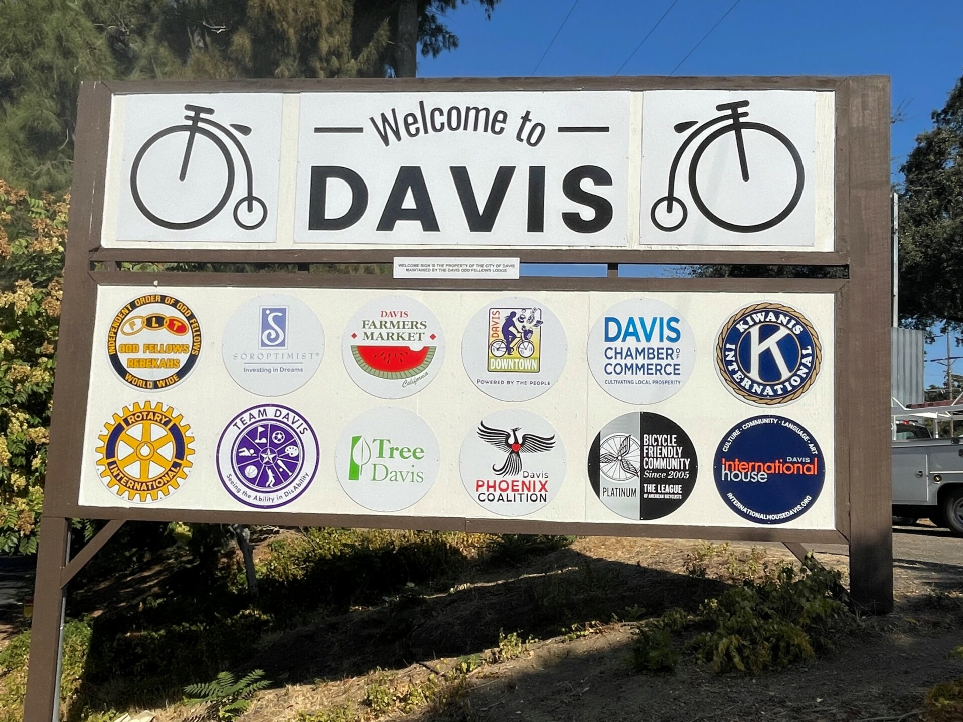 After years of wear and tear, city of Davis updates welcome sign | The ...